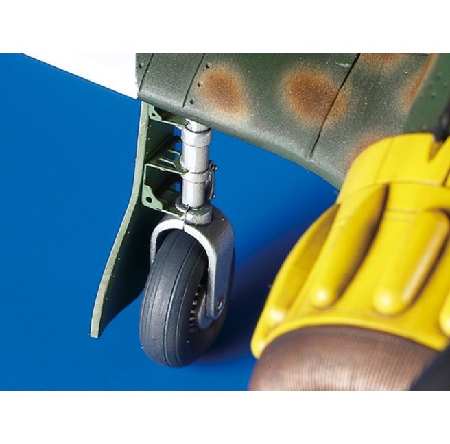 Tamiya 37007 1/48 Macchi MC.200 Saetta