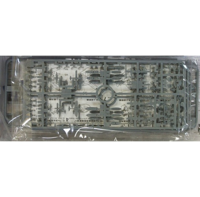 Model Tamiya 31319 1/700 krążownika japońskiego Yubari