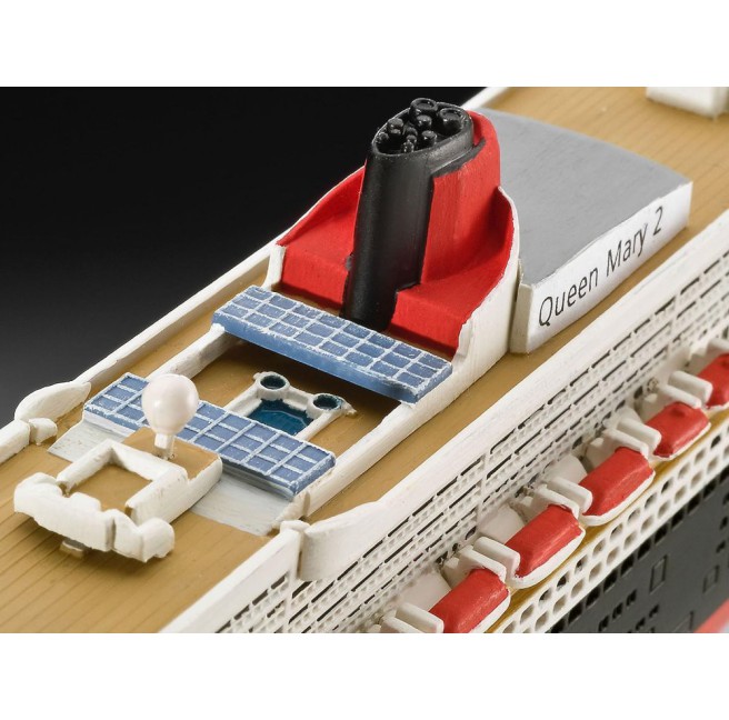 Queen Mary 2 Model Ship Kit 1/1200 Scale by Revell 05808